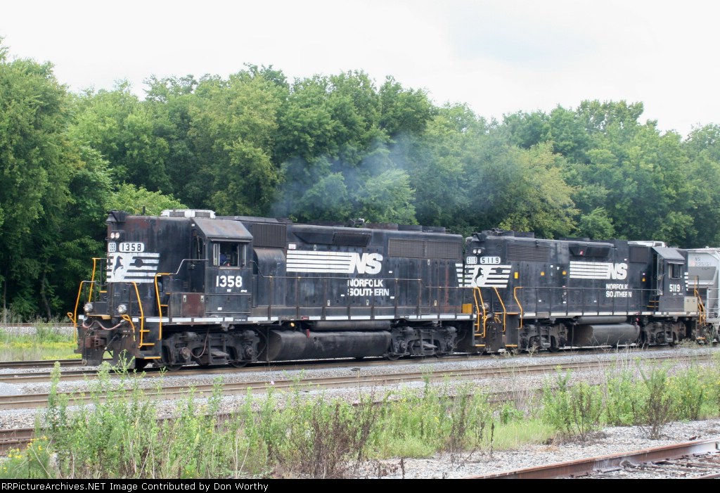 NS 1358 and 5119 are hard at work with a long cut in yard